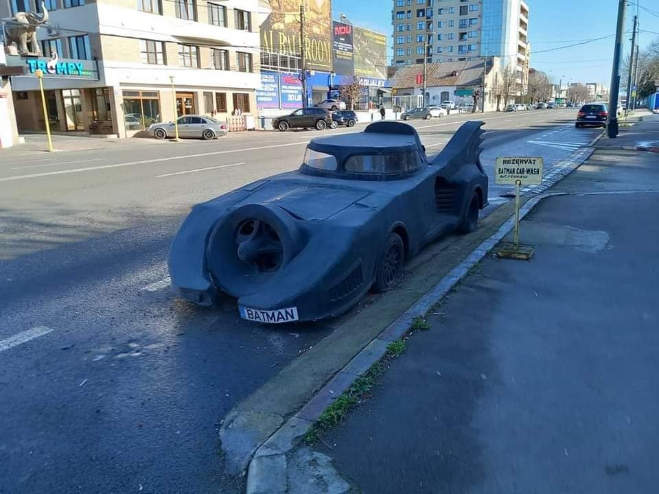 RELOCARE: Batman și-a luat buletin de Constanța | infoINSiDER.ro