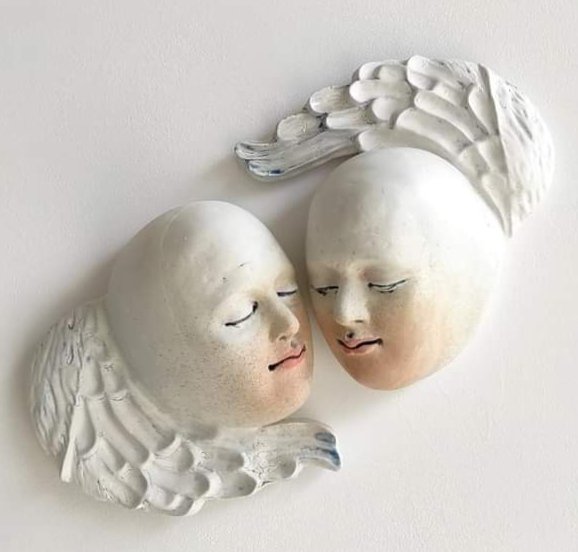 GALERIA GALATEEA: „Un cor de îngeri” veghează spațiul dintre Pământ și ...